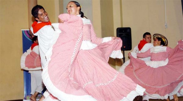 La cueca es la danza que mezcla y une países | Los Tiempos