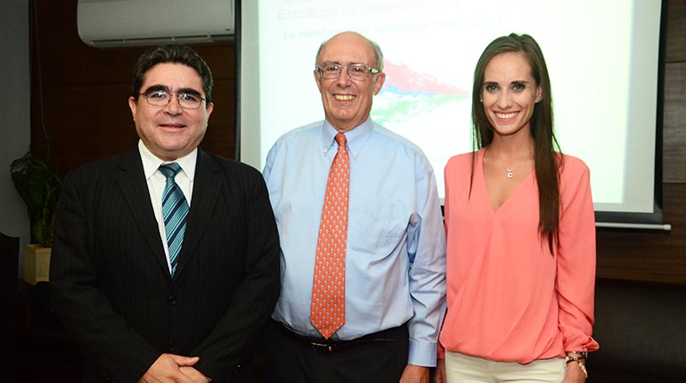 Kenneth Hoadley dicta conferencia sobre Agronegocios en Bolivia | Los ...