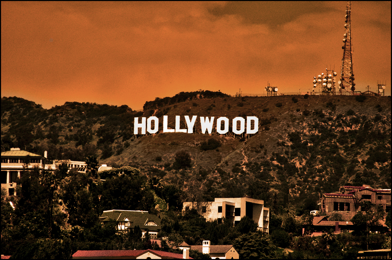 Warner Bros propone construir un teleférico hacia el cartel de ...