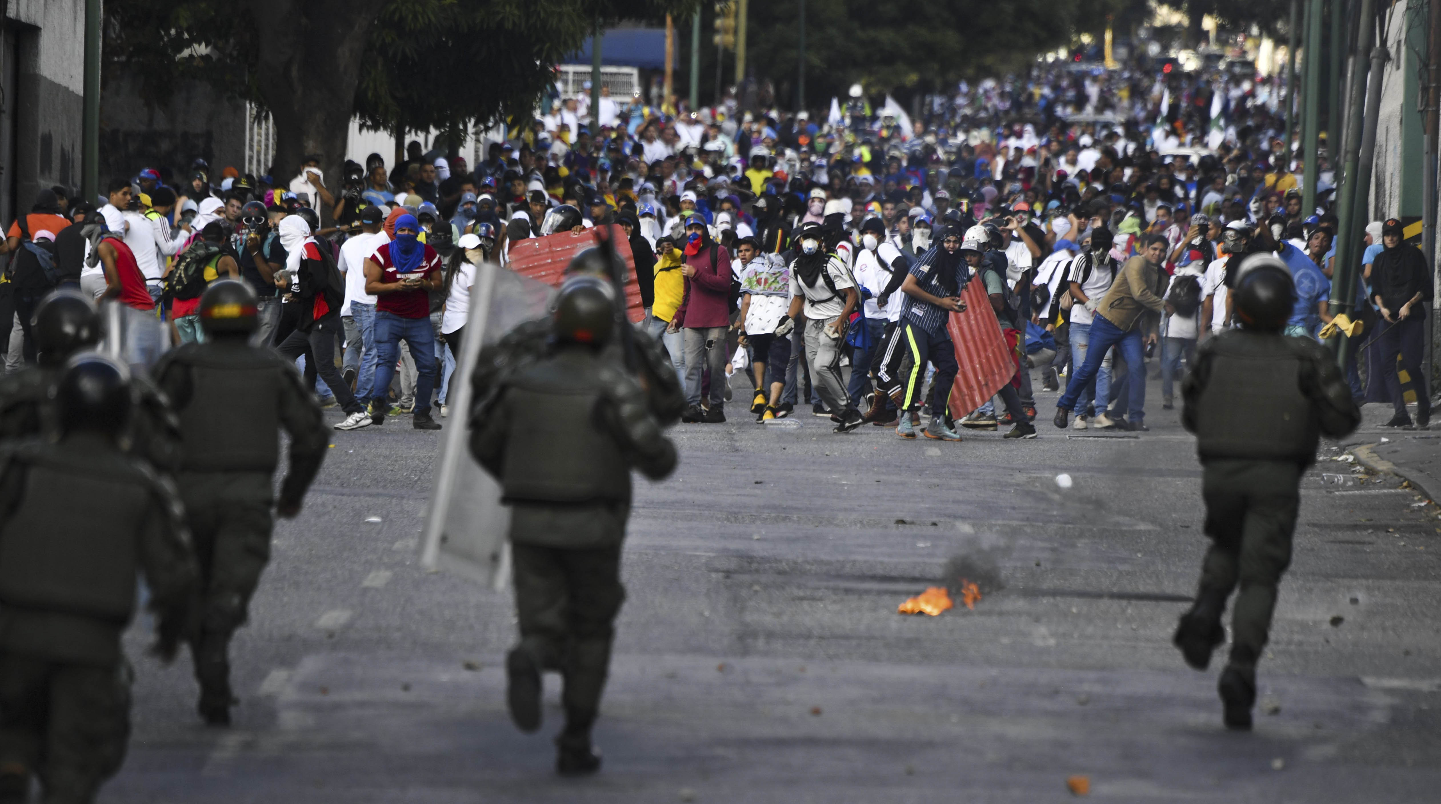 Ascienden a trece las muertes en escenarios de protestas en Venezuela ...