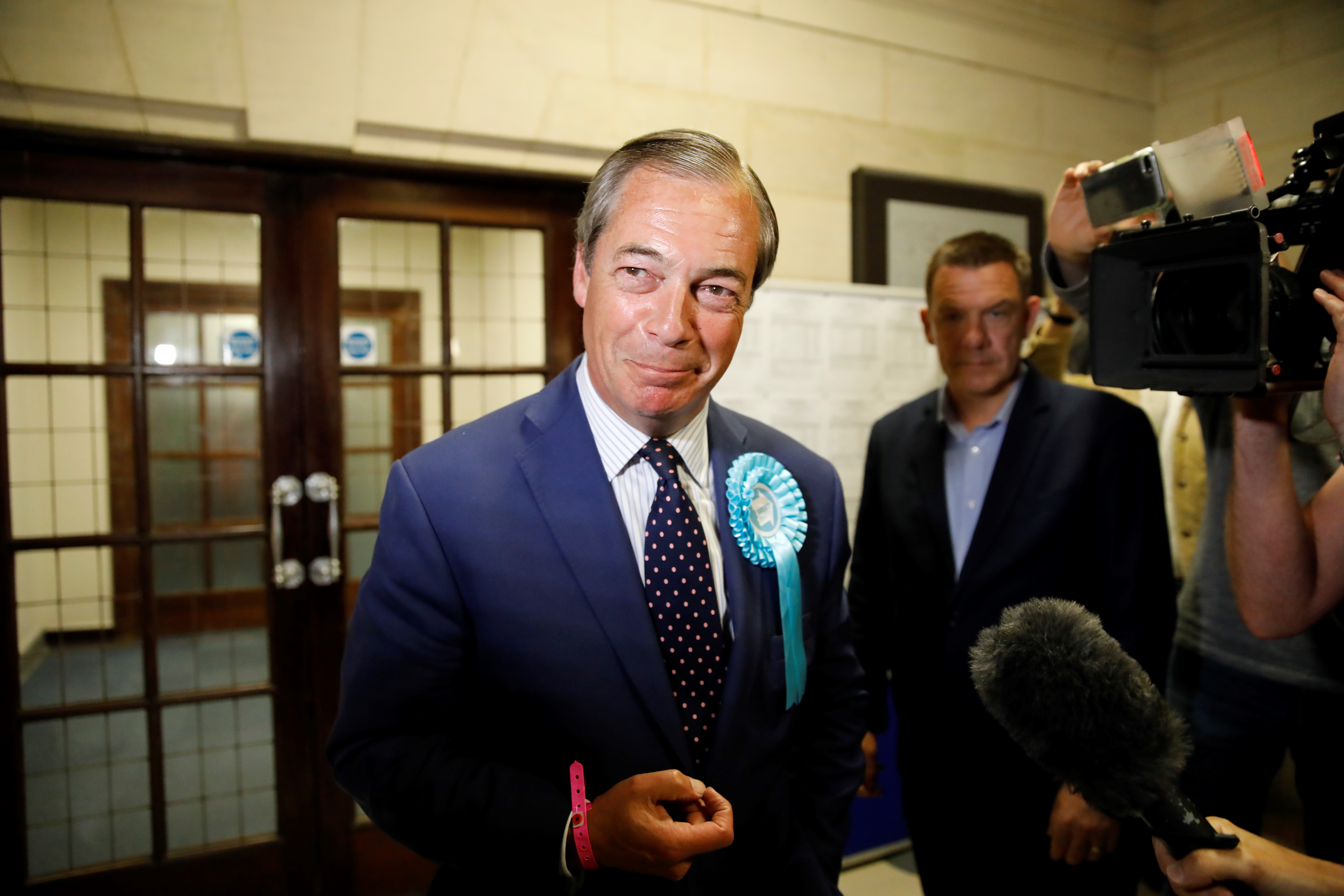 Victoria de Farage en las europeas aumenta la presión hacia un Brexit ...