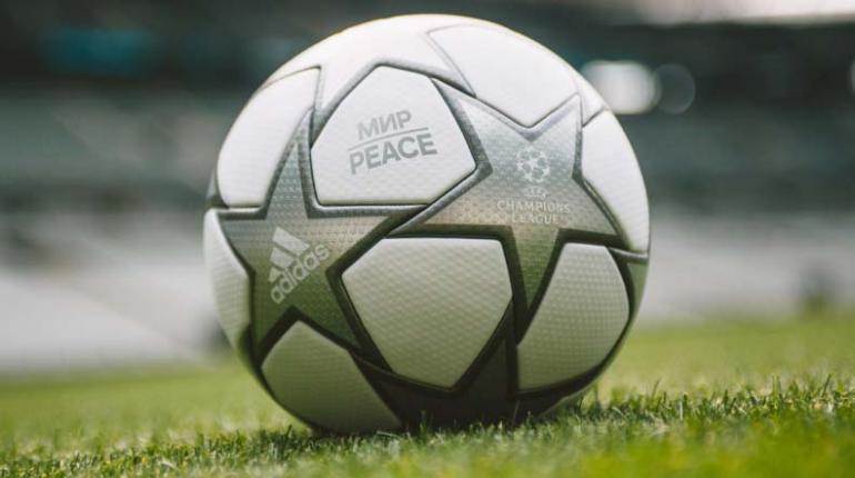 La palabra 'paz' en el balón de la final, que será subastado para ACNUR ...