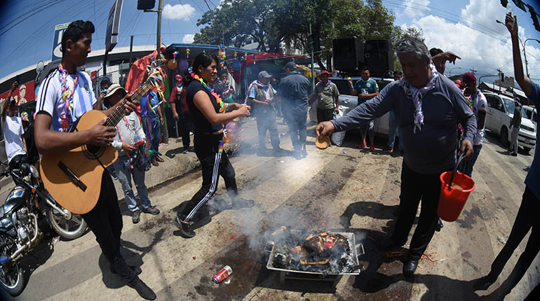 Cochabamba celebró el Martes de Ch´alla con ofrendas y pedidos a la ...