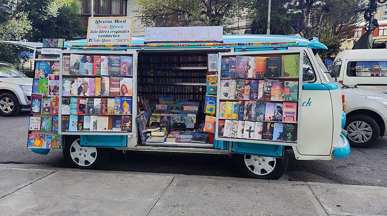 Falta de normativa impide el trabajo del "book truck" Todo Libros | Los ...