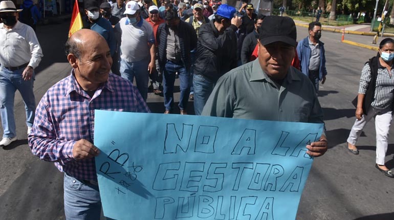 Trabajadores de la UMSS y otros sectores macharon contra la Gestora ...