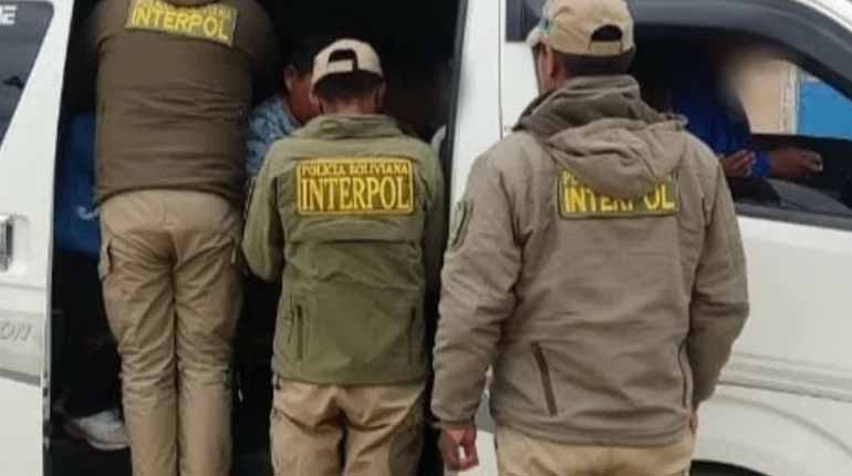 Ocho policías de Interpol investigados por presunta extorsión de $us ...