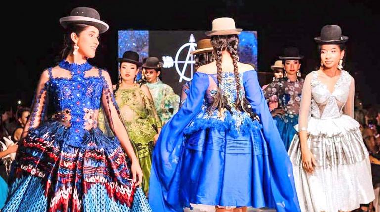 La chola paceña moderniza su atuendo para un estilo “fashion” | Los Tiempos