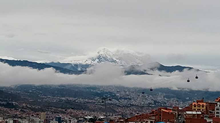 La Paz luce otra faceta con el nevado Illimani tras intensa lluvia y ...