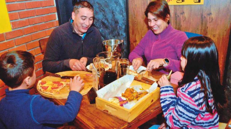 Inauguración Simpsons Pizza House abre sus puertas | Los Tiempos