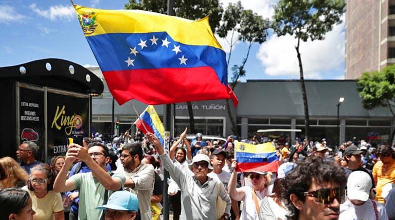 Miles de personas protestan en Venezuela por el resultado oficial de ...