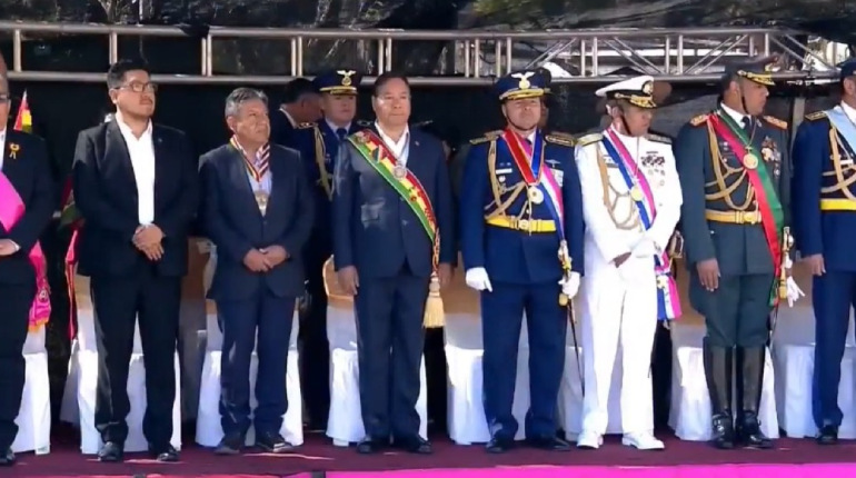 Inicia la Parada Militar en homenaje del 200 aniversario de las FFAA en ...